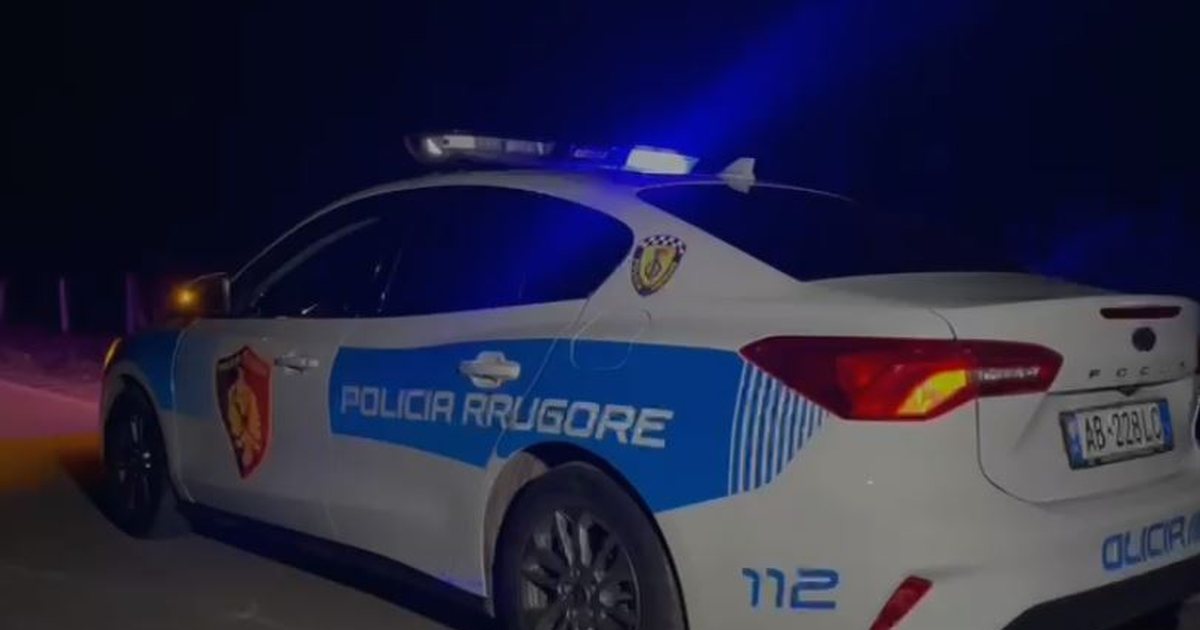Lëvizte me pistoletë/ Policia arreston 34-vjeçarin në Tiranë - Kronika Lëvizte me pistoletë/ Policia arreston 34-vjeçarin në Tiranë - Kronika