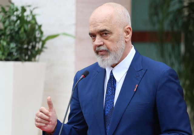 Rama, me dorë të hekurt: Kemi ndaluar telefonat në shkolla, do të ... Rama, me dorë të hekurt: Kemi ndaluar telefonat në shkolla, do të ...